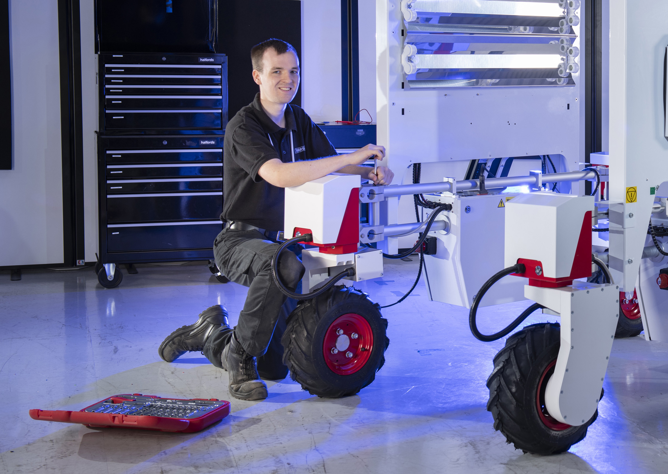 Engineering apprentice Hamish wins national award